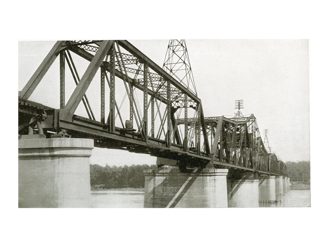 Tennessee River Bridge at Gilbertsville – Southland Holdings